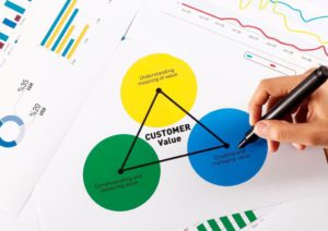 SaaS Sales: A Complete Beginner's Guide with Examples & Tips